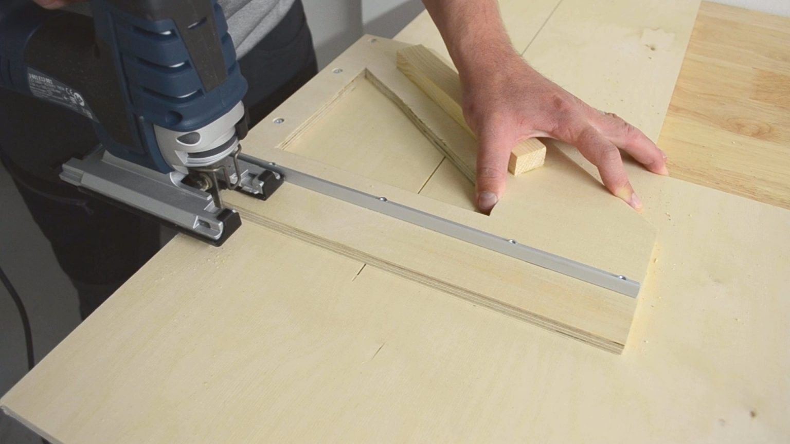 How To Make a DIY Jigsaw Guide Rail (Straight, Clean Cuts Made Easy ...