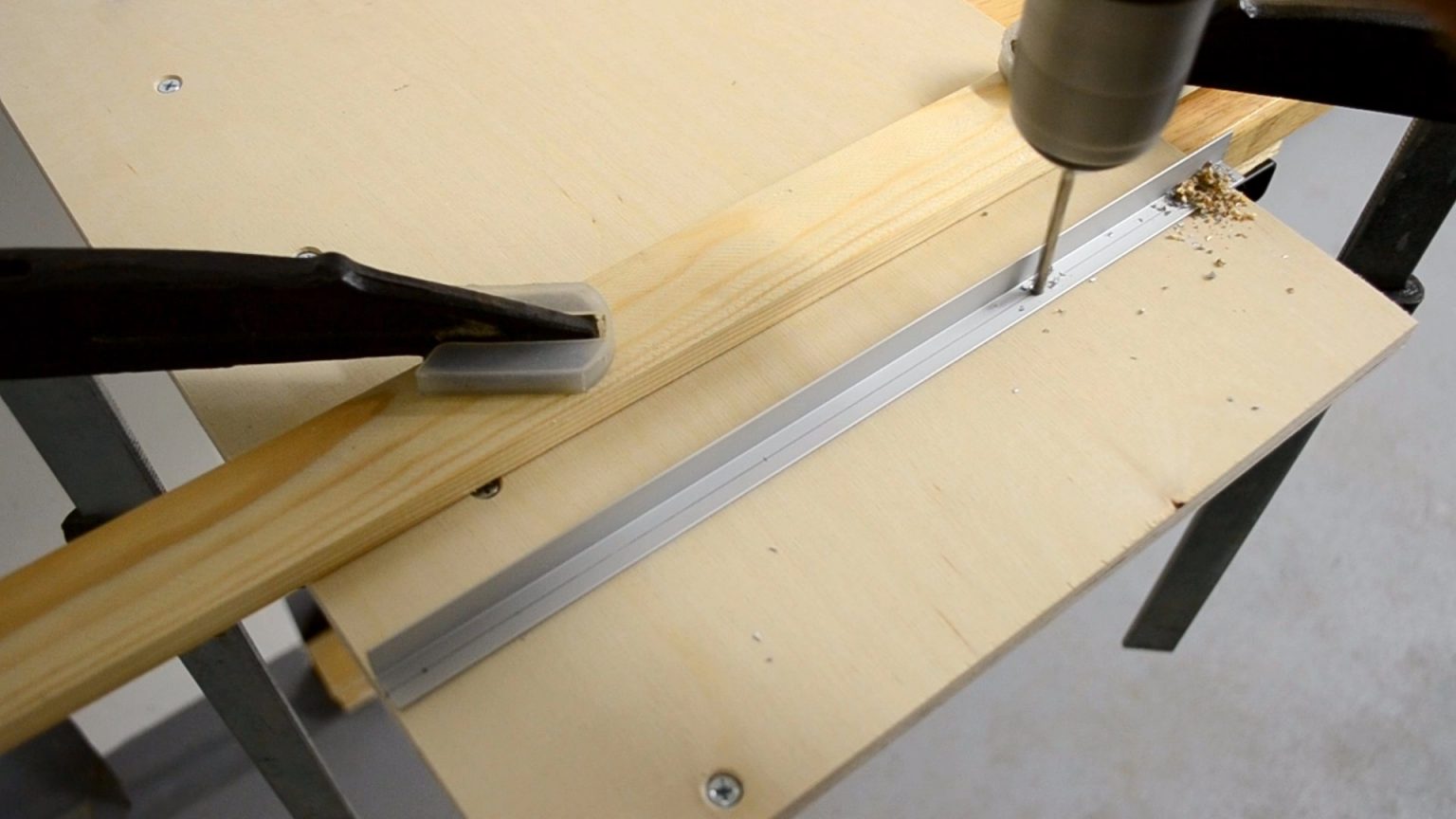 How To Make a Jigsaw Guide and Crosscut Jig | AllFlavor Workshop