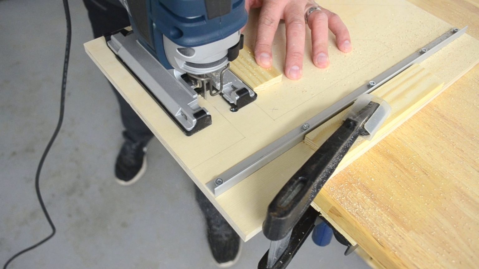 How To Make a Jigsaw Guide and Crosscut Jig | AllFlavor Workshop