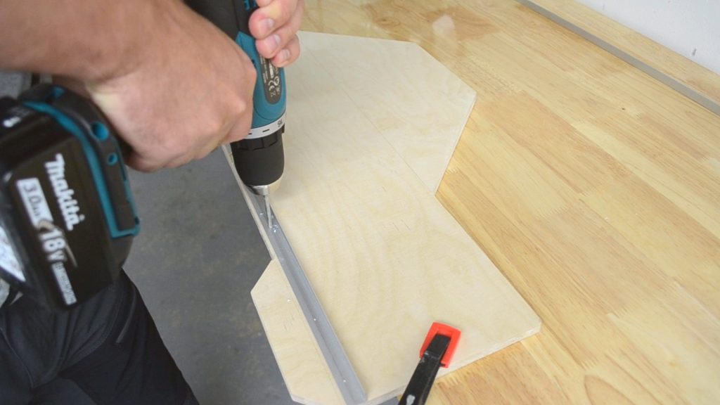 Easy Circular Saw Guide Rail (Step by Step with Pictures) | AllFlavor ...