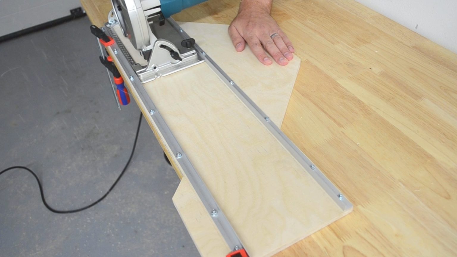 Easy Circular Saw Guide Rail (Step by Step with Pictures) | AllFlavor ...