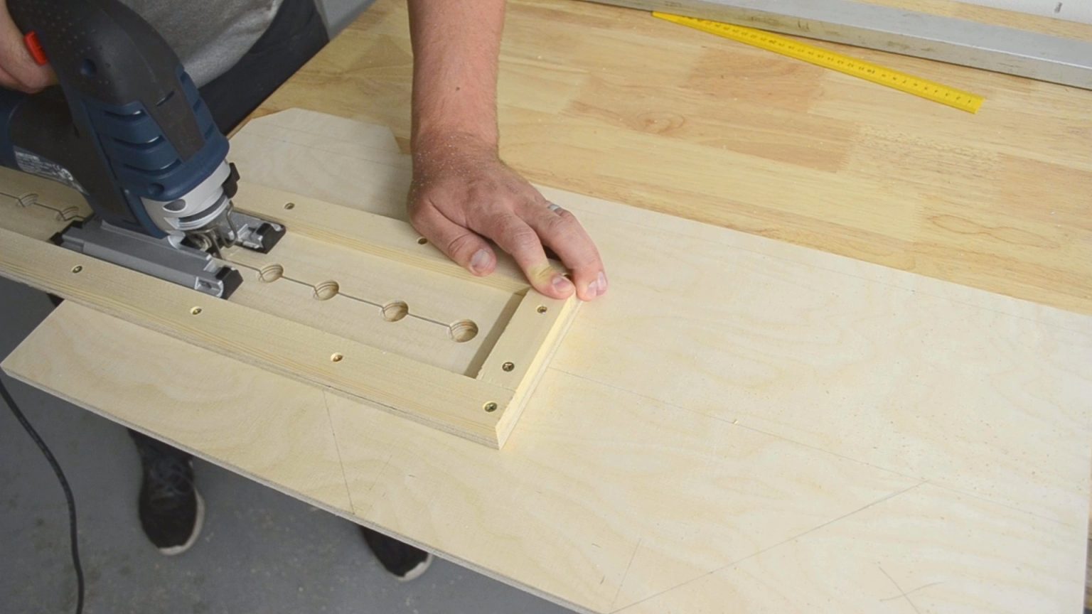 Easy Circular Saw Guide Rail (Step by Step with Pictures) | AllFlavor ...