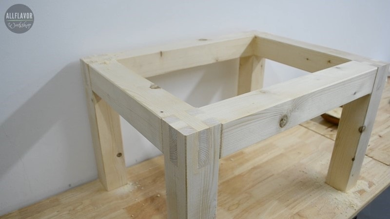 Castle Joint DIY Outdoor Coffee Table with Herringbone Tabletop ...