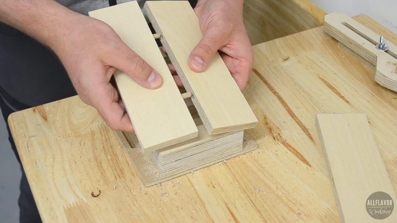 How to Build an Adjustable DIY Dowel Jig (For Edge & Face Joints ...