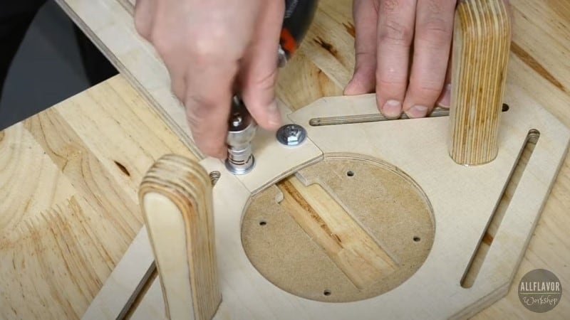 How to Make a Router Circle Jig (Multi-Function Router Base Addon ...