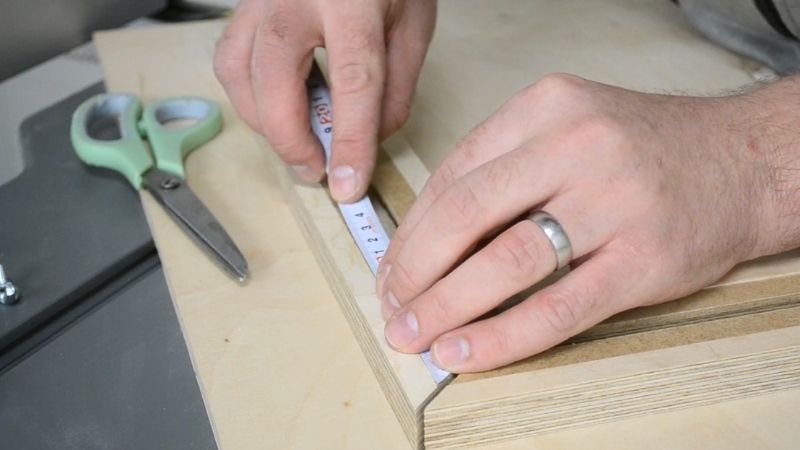 How to Build a Picture Frame Jig for the Table Saw (Perfect 45° Corners ...
